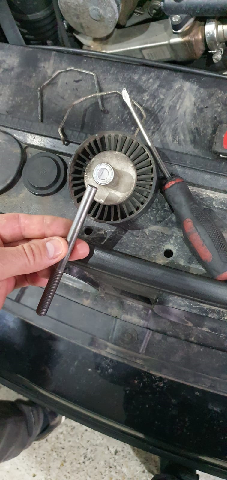 Облом болта генератора, течёт омывайка, ремонт сервопривода раздаточной ...