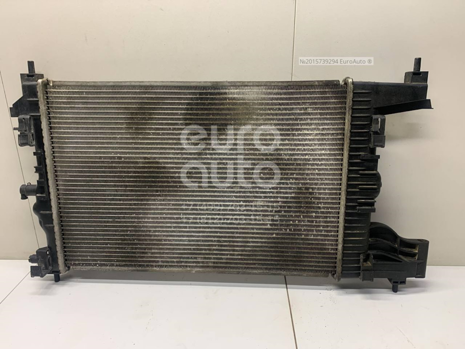 13267652 Радиатор CHEVROLET CRUZE/ORLANDO 1.8 09- / OPEL ASTRA J 1.6 09 ...