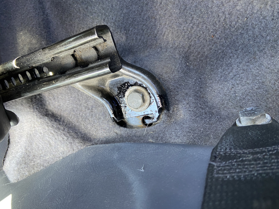 Карман от X-Trail, подсветка в ноги — Nissan Almera II (N16), 1,5 л ...