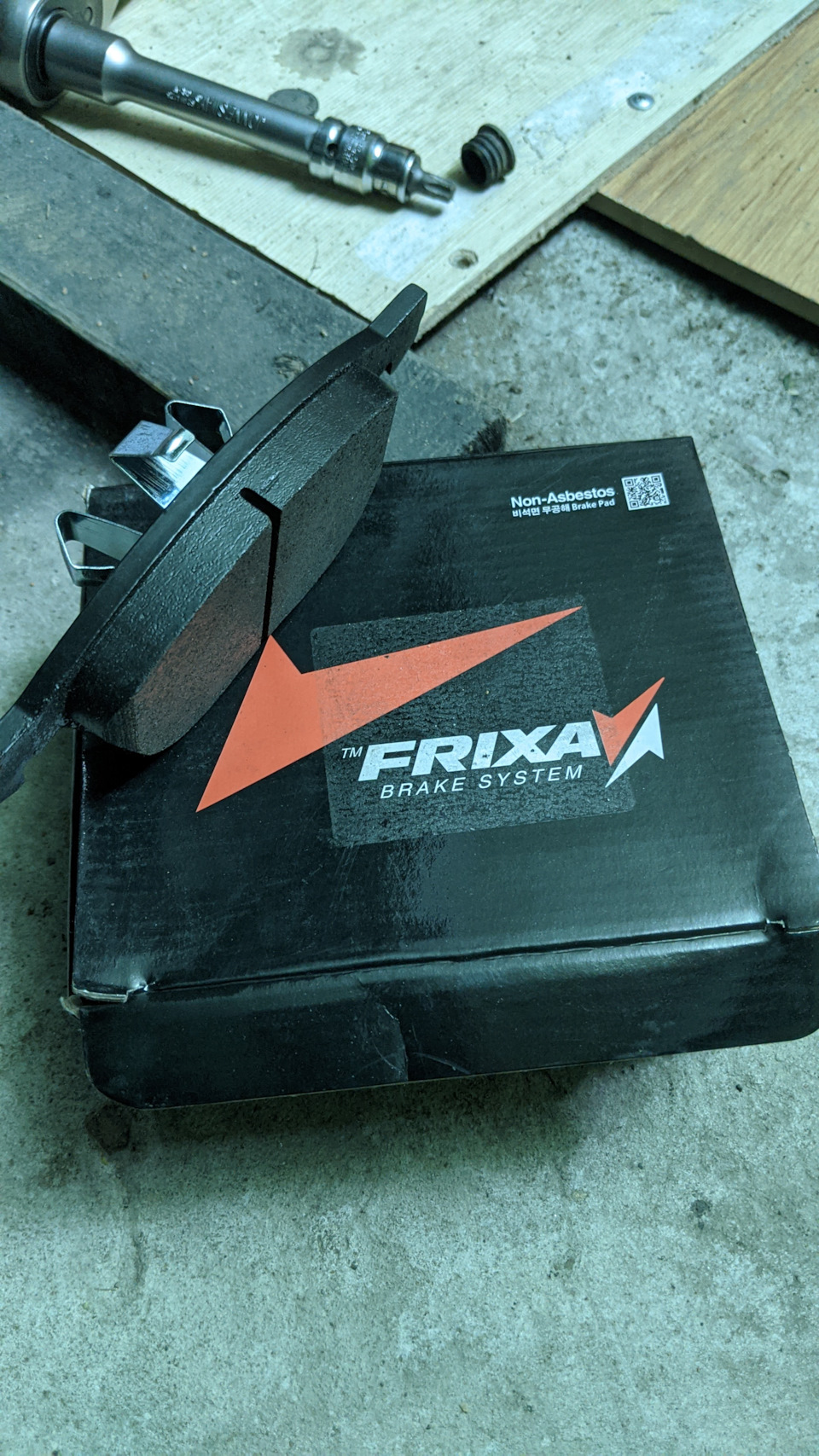 Замена колодок (front) — Ford Kuga (1G), 2,5 л, 2012 года | расходники ...