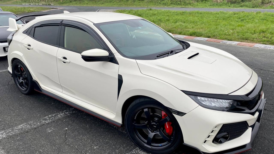 Honda Civic Type R (5G) 2.0 бензиновый 2019 | CHAMPIONSHIP WHITE на DRIVE2