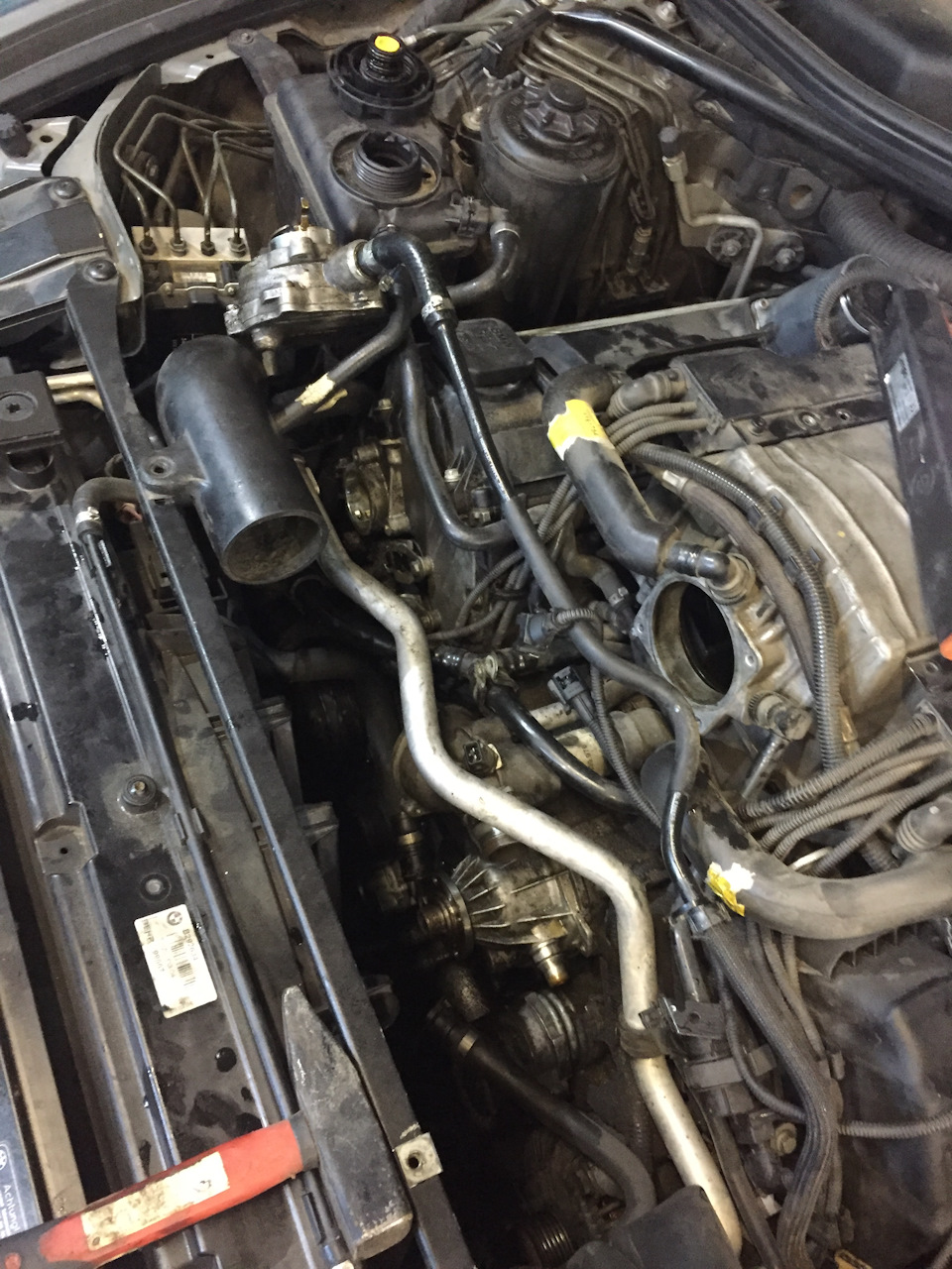 Устранение течей масла и антифриза или как поменять помпу на ровном ...