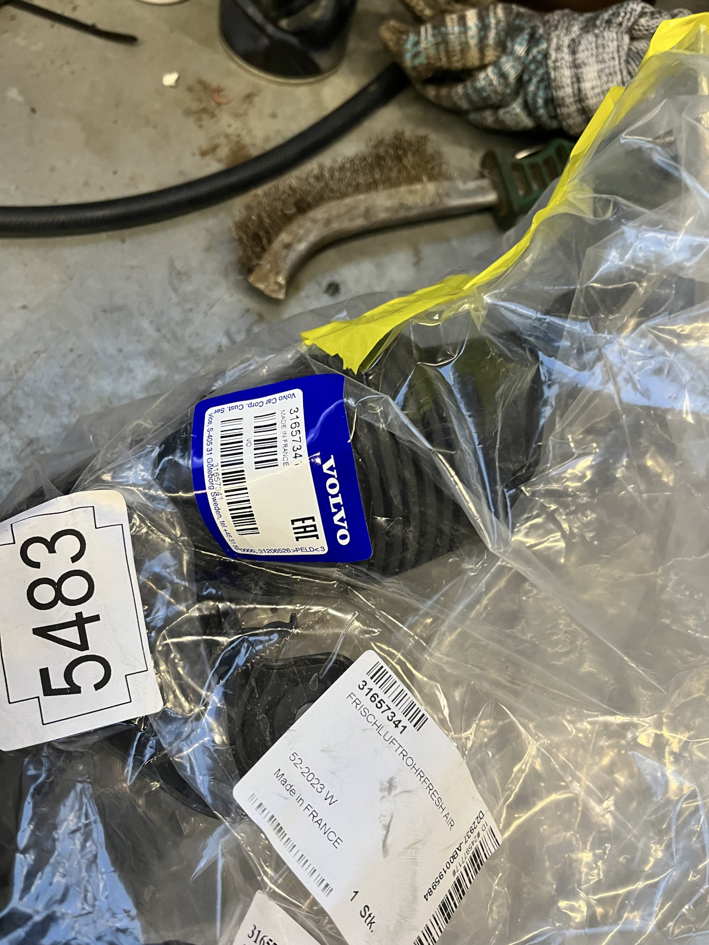 Замена патрубка забора чистого воздуха — Volvo V60 (2G), 2 л, 2018 года ...