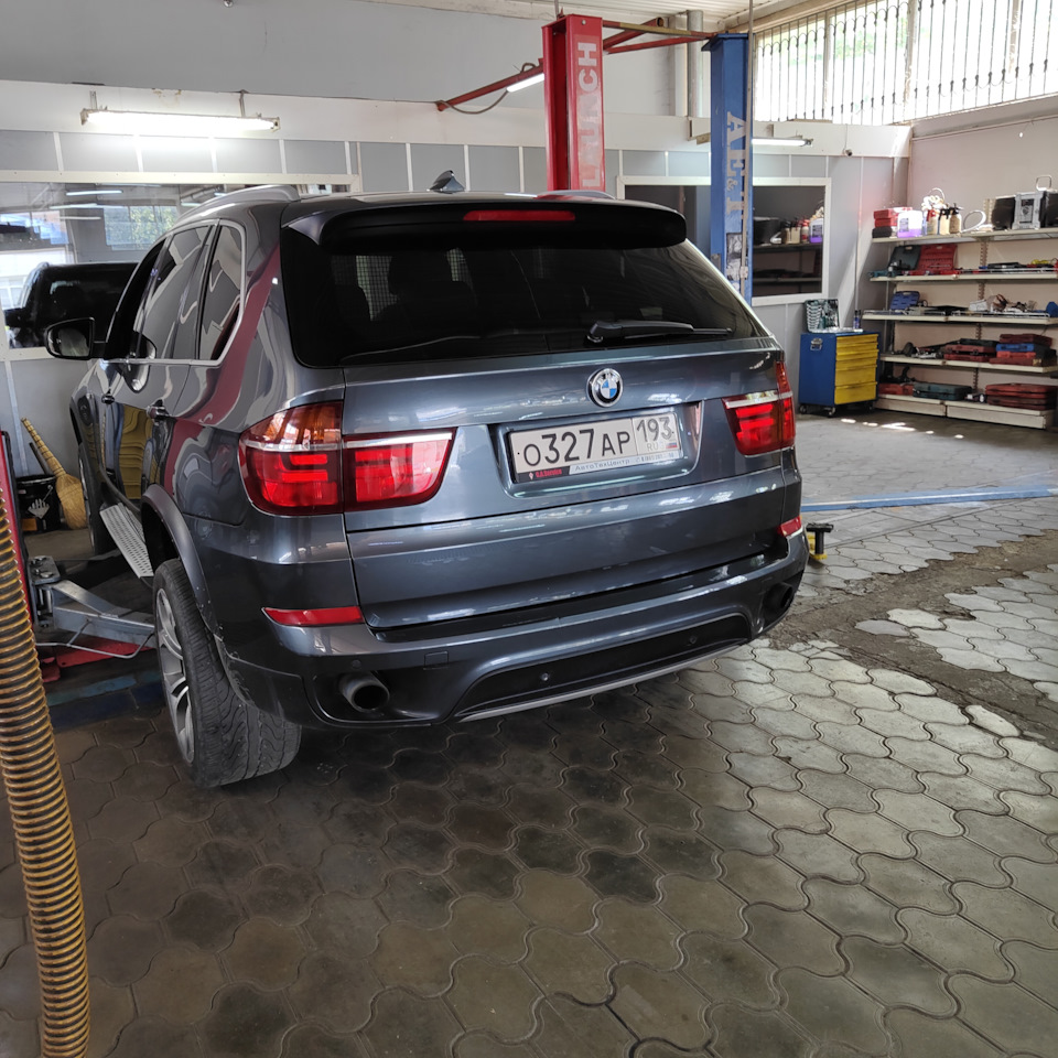 Замена правого переднего кривого рычага — BMW X5 (E70), 3 л, 2010 года | визит на сервис | DRIVE2