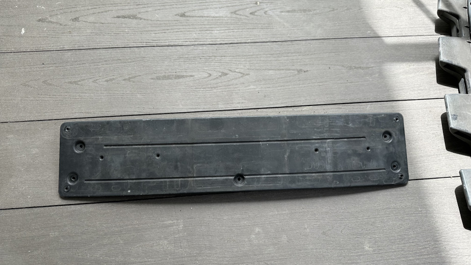 51118054157 Основание номерного знака BMW | Запчасти на DRIVE2