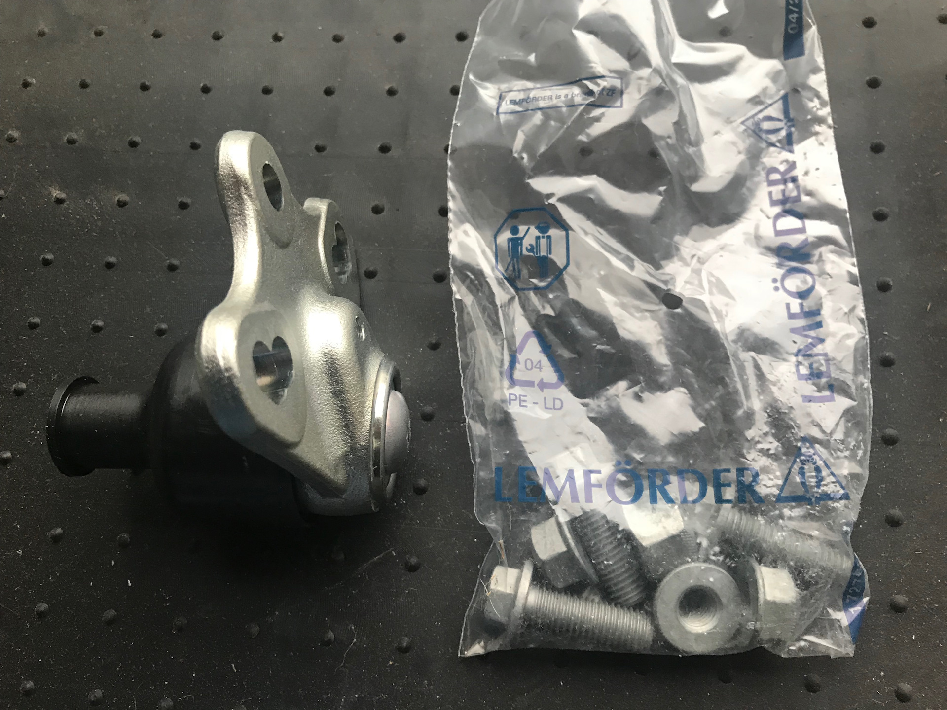 Тормозные диски, колодки на W245, шаровая, замена — Mercedes-Benz B ...