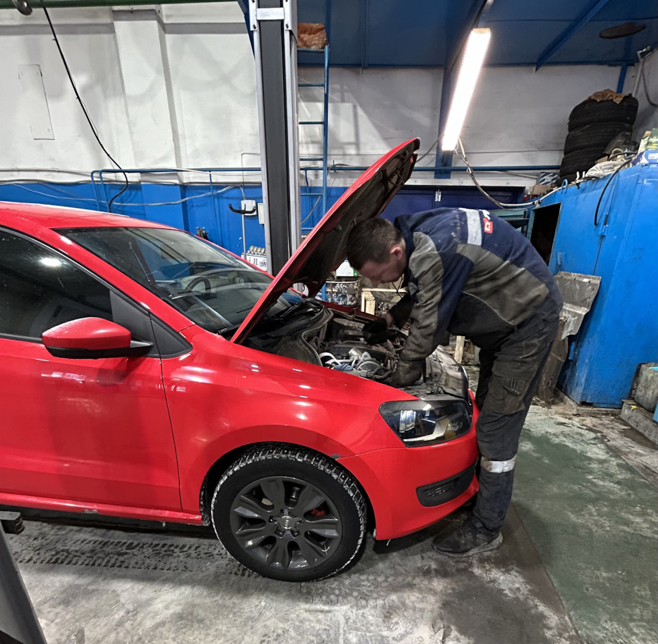 Замена помпы — Volkswagen Polo Hatchback Mk5, 1,2 л, 2012 года | поломка | DRIVE2