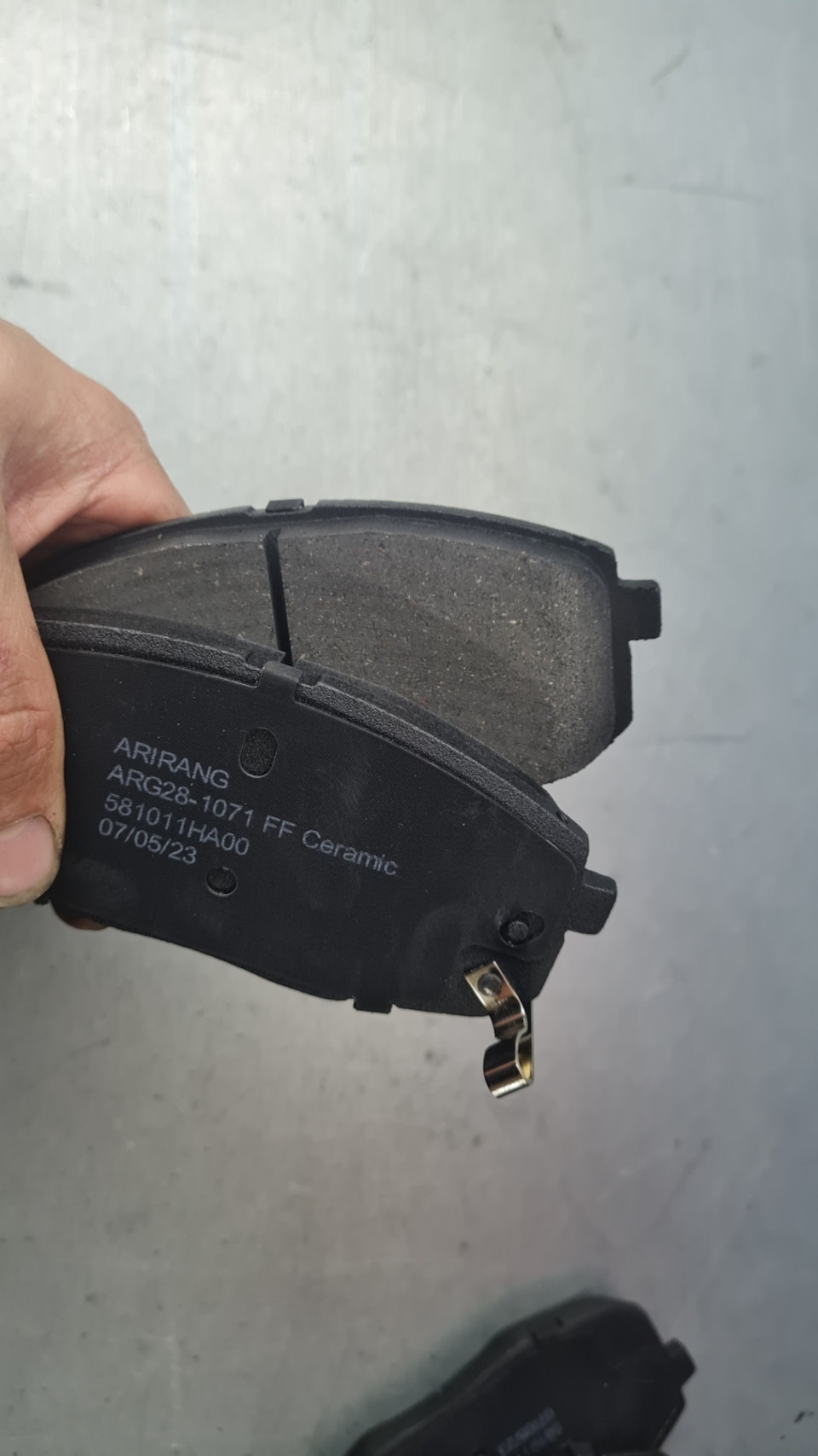 581011HA00 КОМПЛЕКТ ТОРМОЗНЫХ КОЛОДОК С НАКЛАДКАМИ (4ШТ) KIA HYUNDAI ...