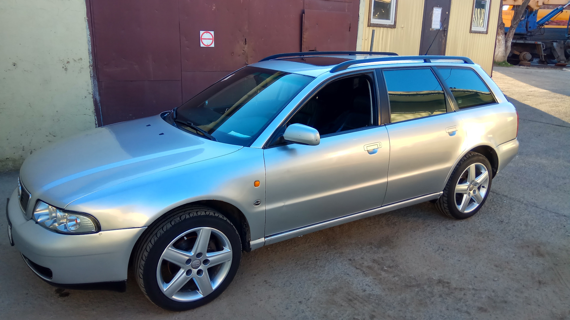 Audi A4 (B5) 1.8 бензиновый 1997 | 1.8TQ Silver Avant на DRIVE2