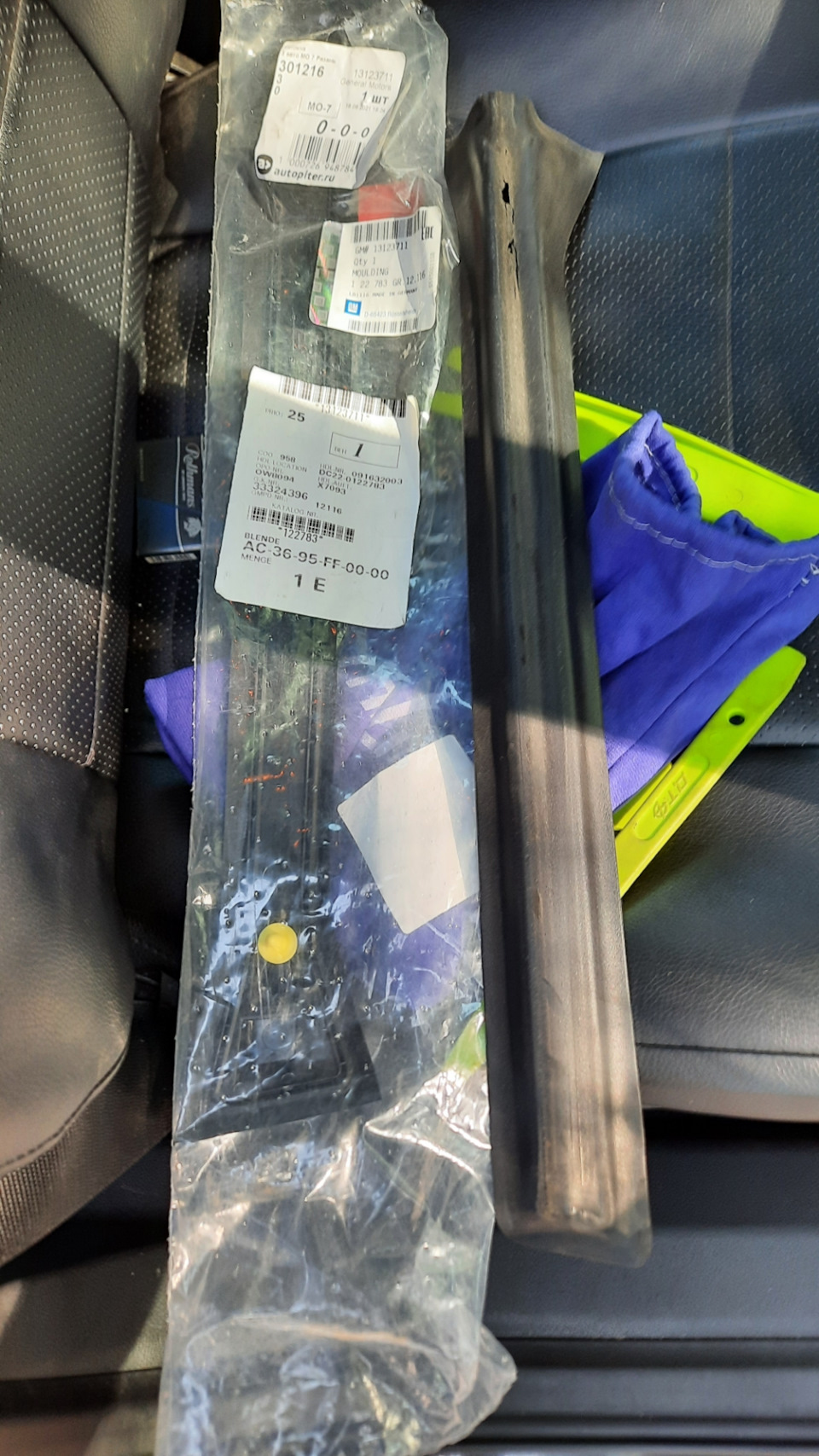 Накладка центральной стойки — Opel Astra H, 1,4 л, 2008 года | просто ...