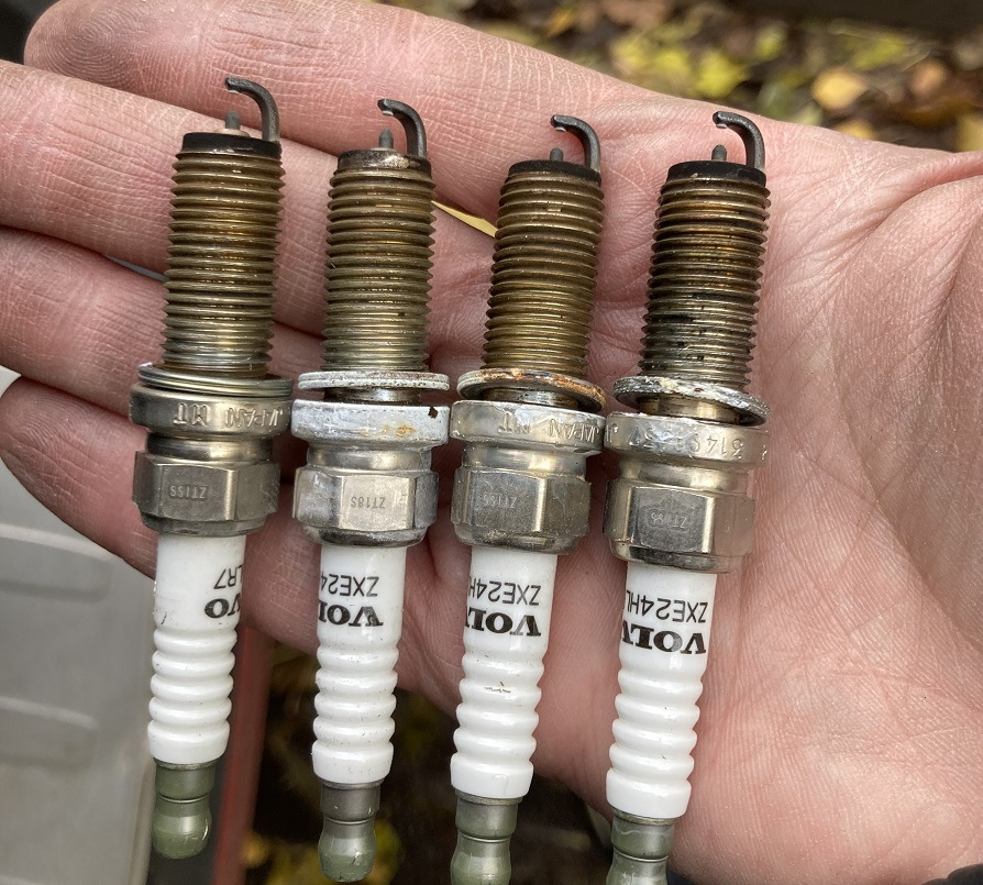 Кто ж знал, что свечи менять надо?! — Volvo V40 Cross Country, 2 л ...