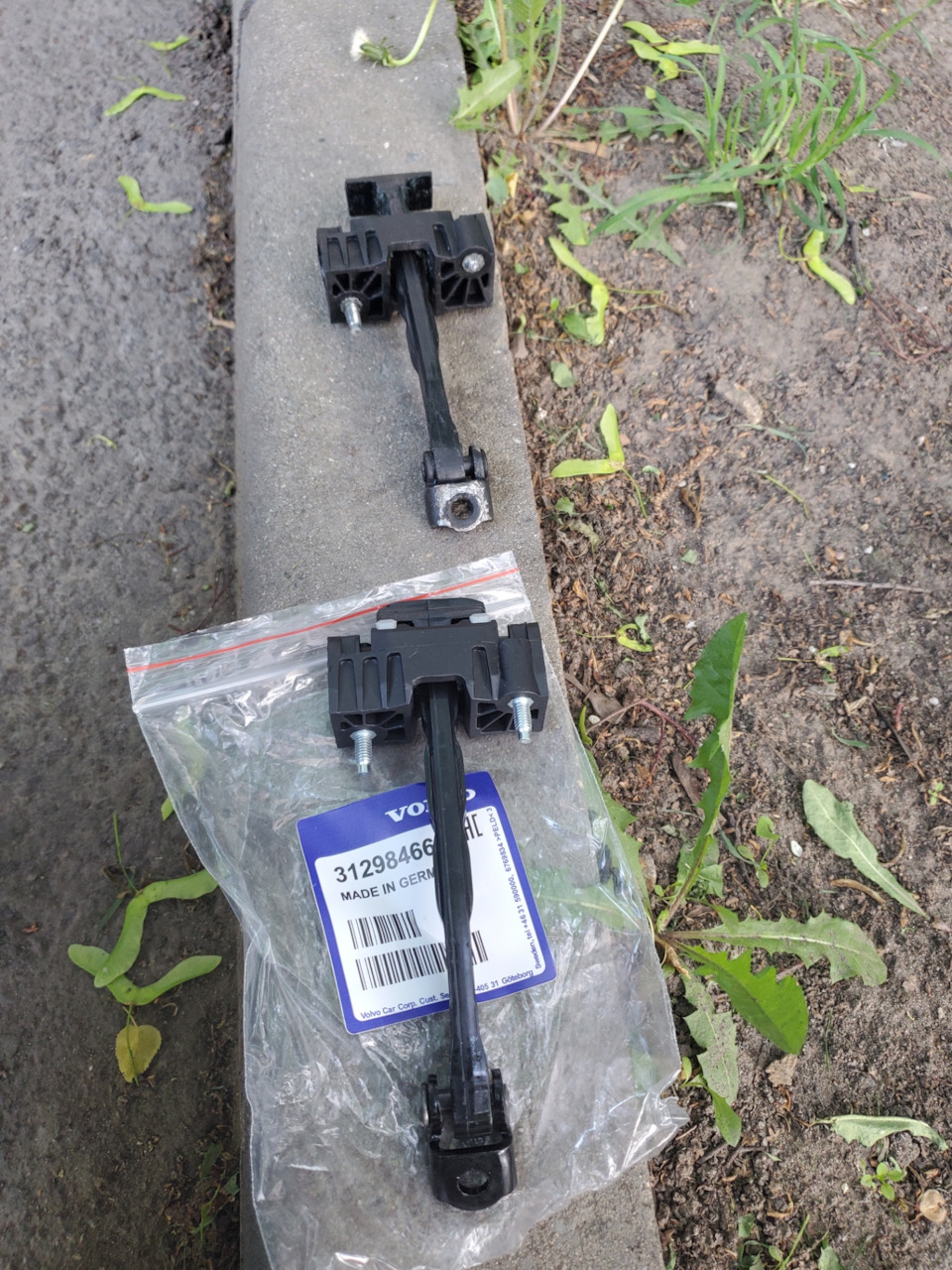 31298466 Ограничитель двери Volvo | Запчасти на DRIVE2