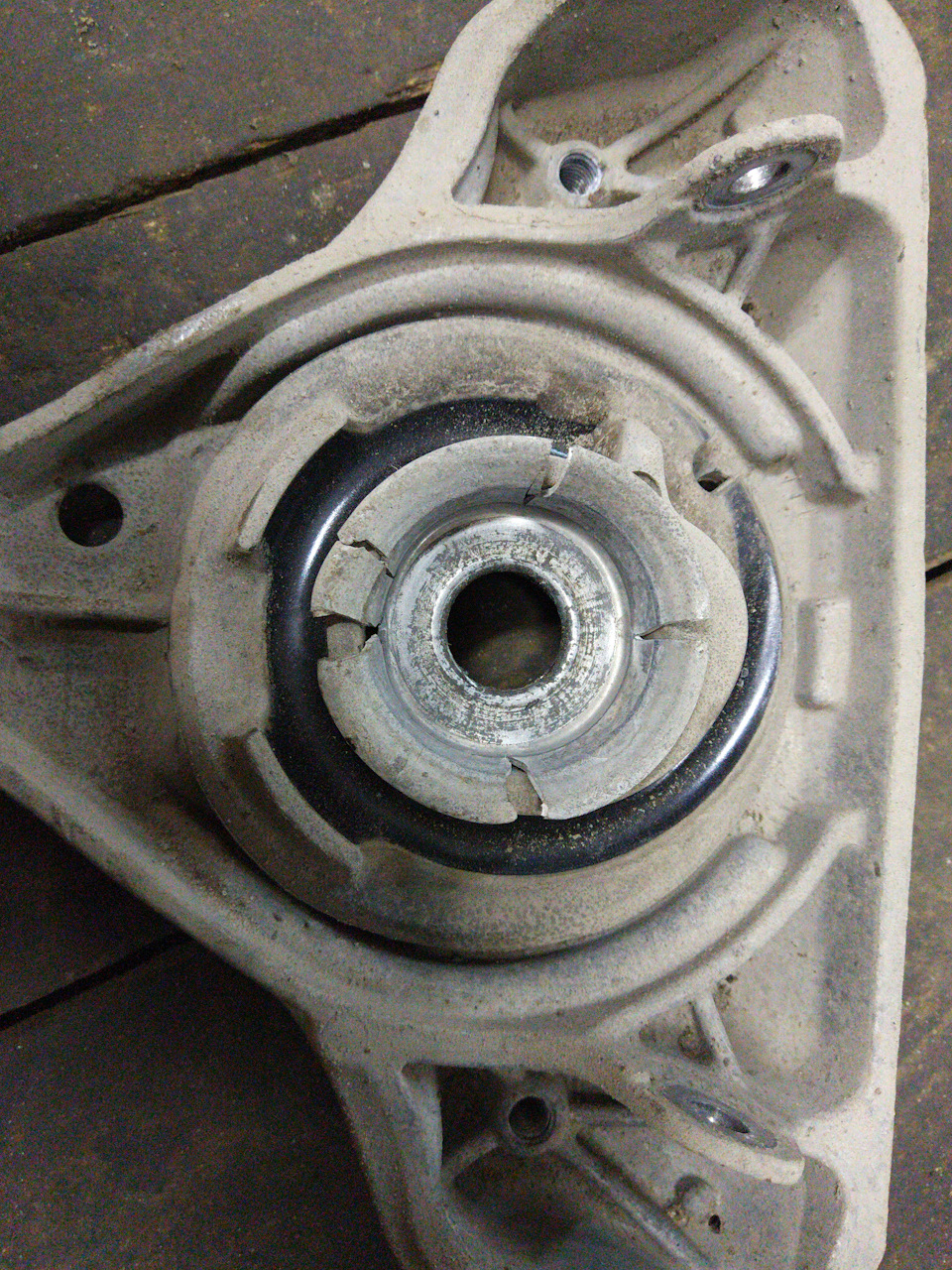 Замена сальника приводного вала, датчика дорожного просвета — Audi A4 ...