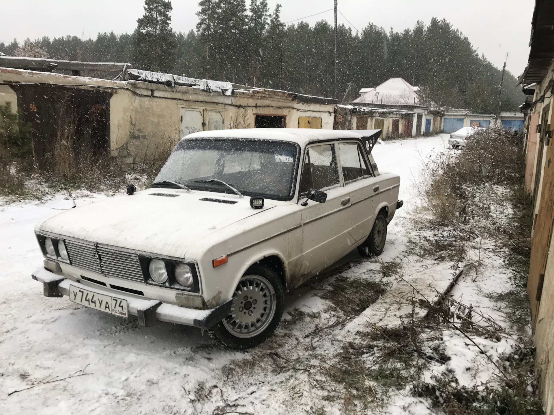 Видео о первых покатушках в зимнем сезоне 20/21 — Lada 2106, 1,7 л, 1978 года | покатушки | DRIVE2