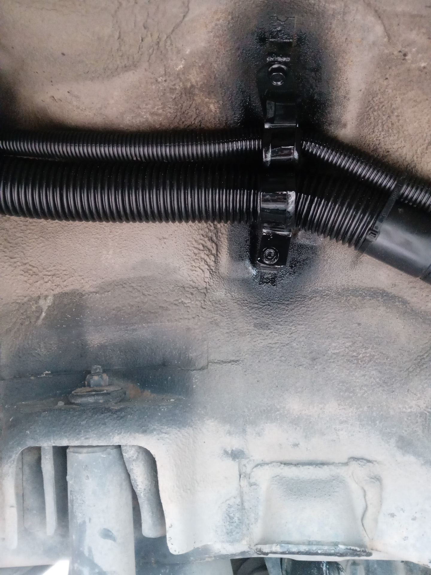 Замена горловины топливного бака — Mitsubishi Pajero (4G), 3,8 л, 2007 ...