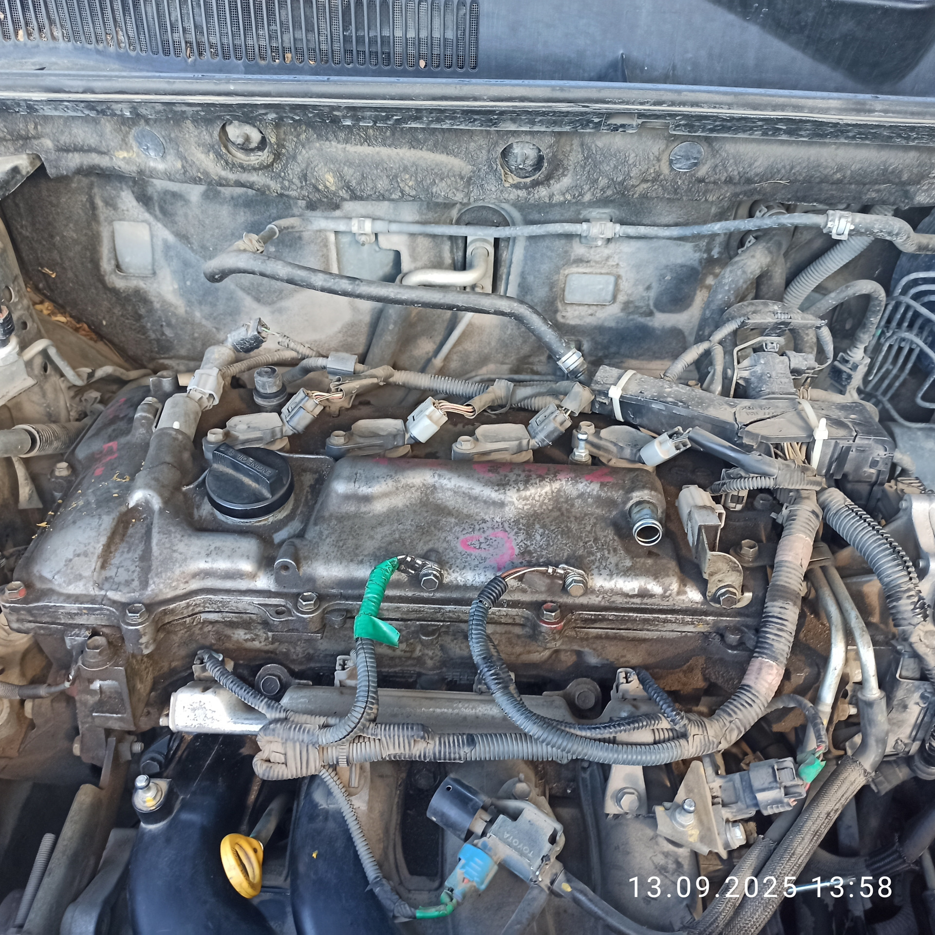 Замена прокладки клапанной крышки — Toyota RAV4 (III), 2,2 л, 2010 года ...