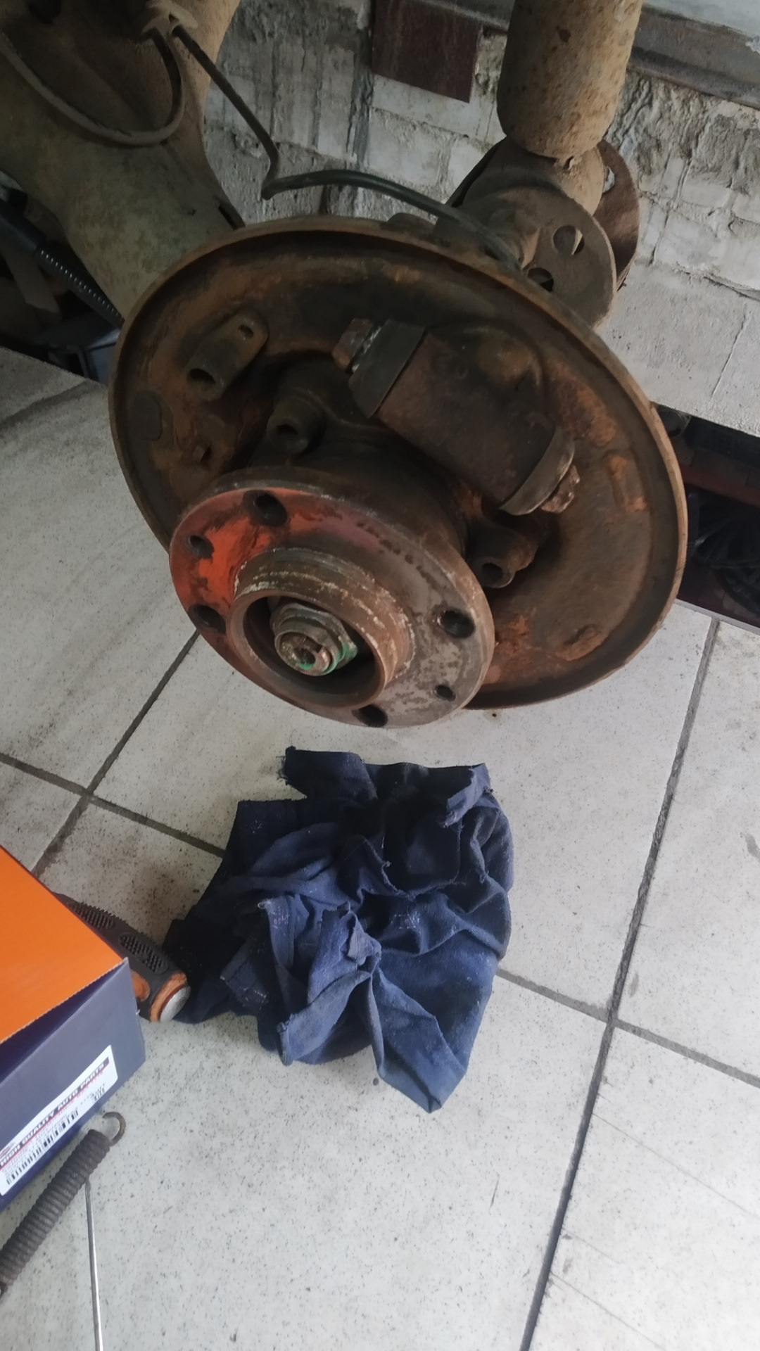 Задние тормоза — Lada Приора седан, 1,6 л, 2014 года | расходники | DRIVE2