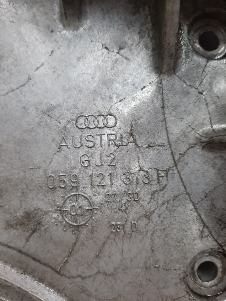 Кронштейн вискомуфты 2.5 TDI V6 на Audi A6 (C5), Audi A4 (B6), Audi A6 Avant (C5), Audi Allroad ...