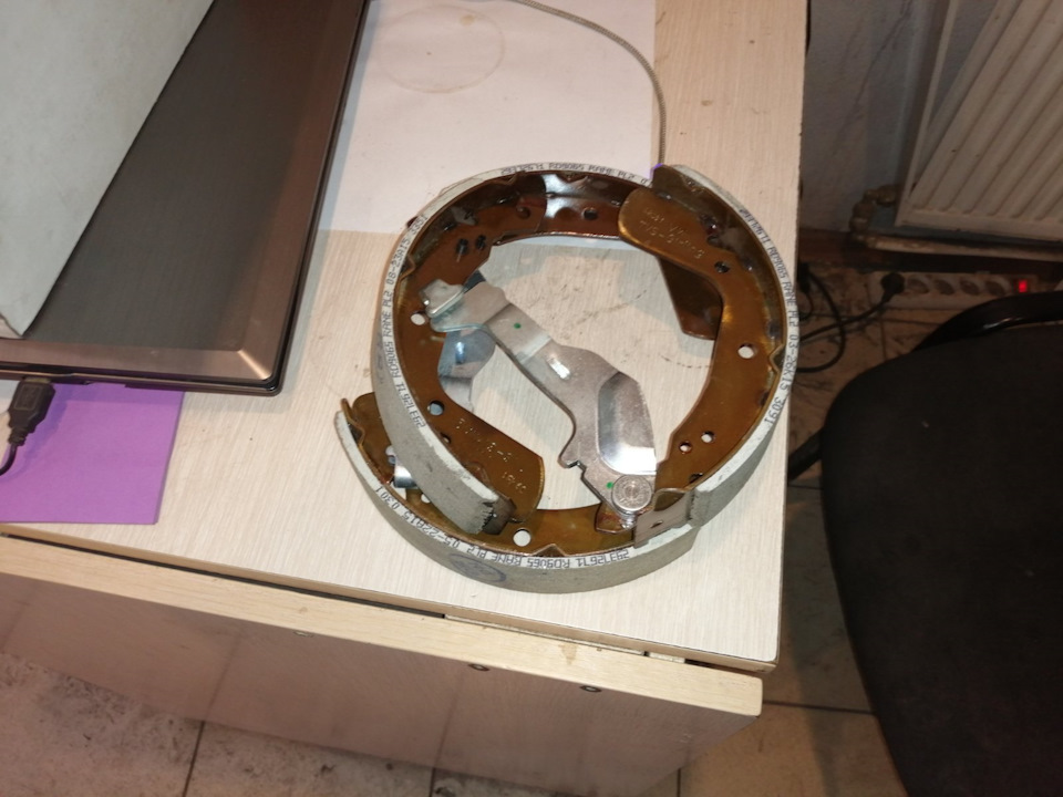 6RU698525 Колодка тормозная с накладкой VAG | Запчасти на DRIVE2