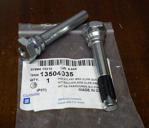 13504035 Комплект направляющих пальцев тормозного суппорта GM ...