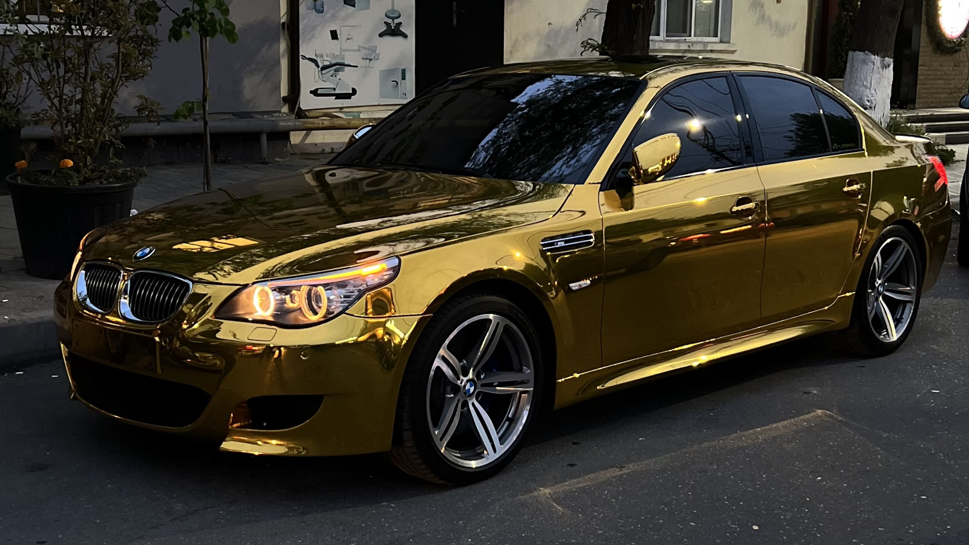 BMW M5 (E60) 5.0 бензиновый 2007 | Gold M5 на DRIVE2