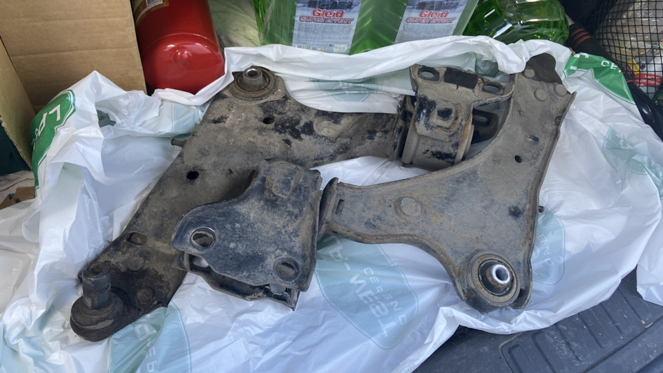 Замена нихних рычагов — Land Rover Discovery Sport (1G), 2 л, 2017 года ...