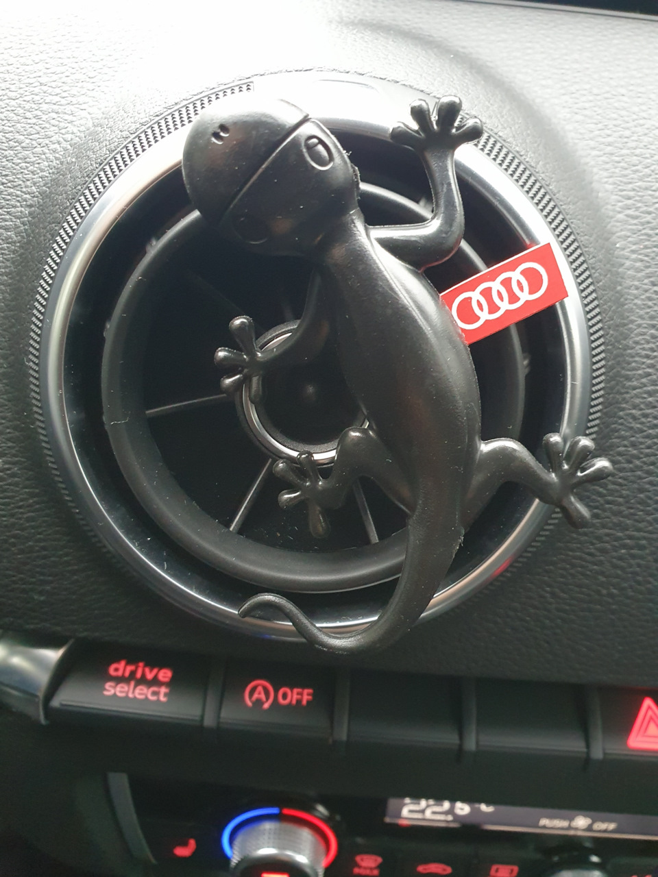Ароматизатор в салон «Геккон» — Audi A3 Sportback (8VA), 2 л, 2014 года ...