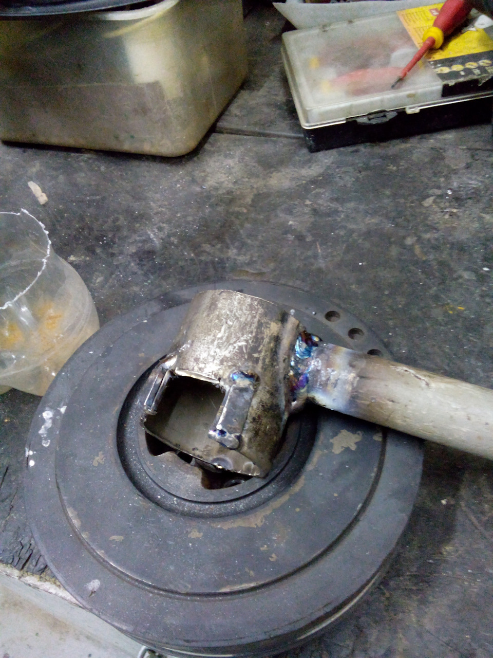 Спец инструмент — фиксатор шкива коленвала (демфера) VAG T10025, Vag ...