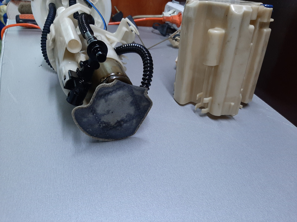 Замена фильтра грубой очистки топлива — Toyota Land Cruiser Prado 120 ...