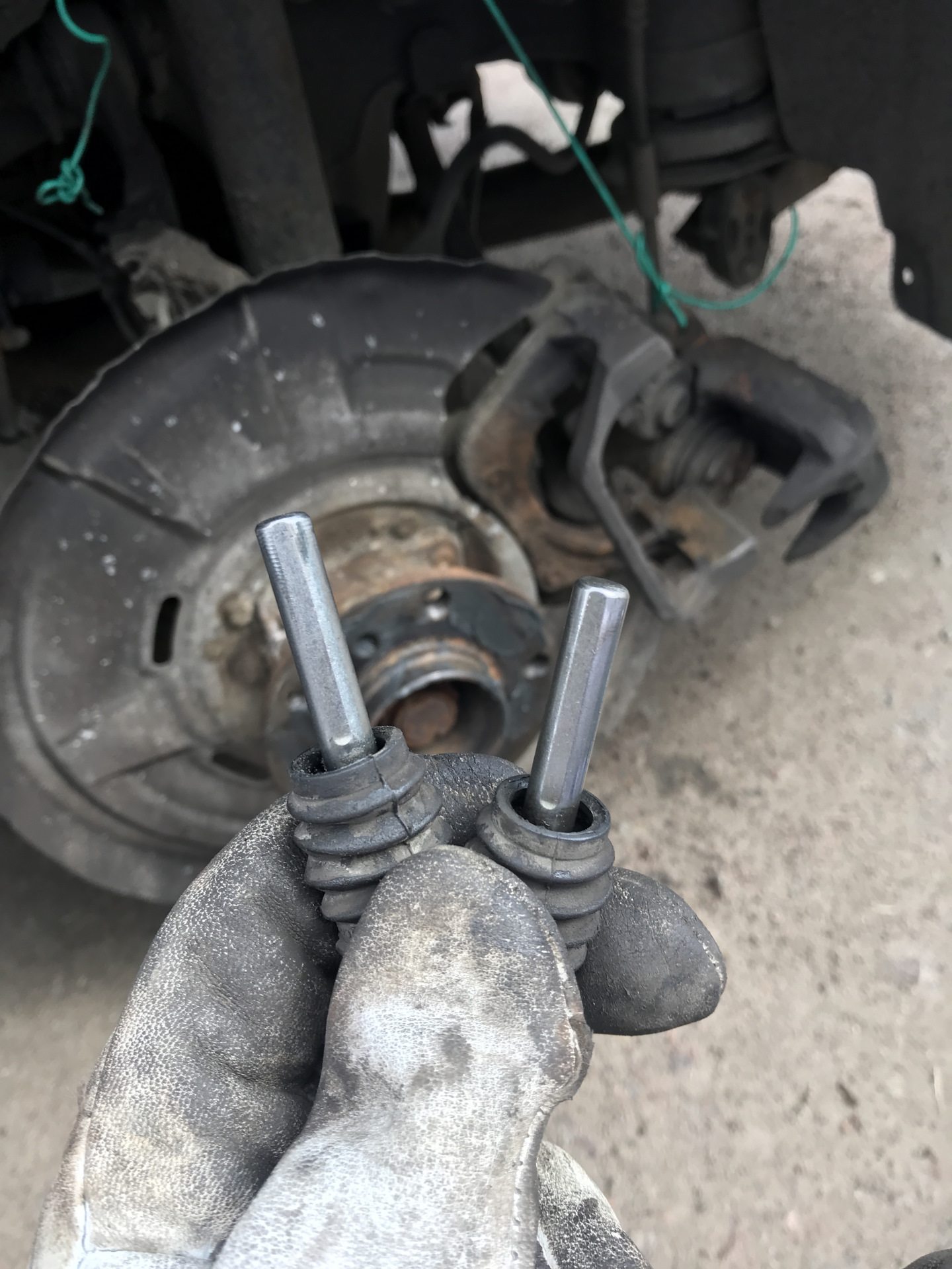 Замена тормозных дисков «в круг» — BMW 5 series (F10), 3 л, 2010 года ...