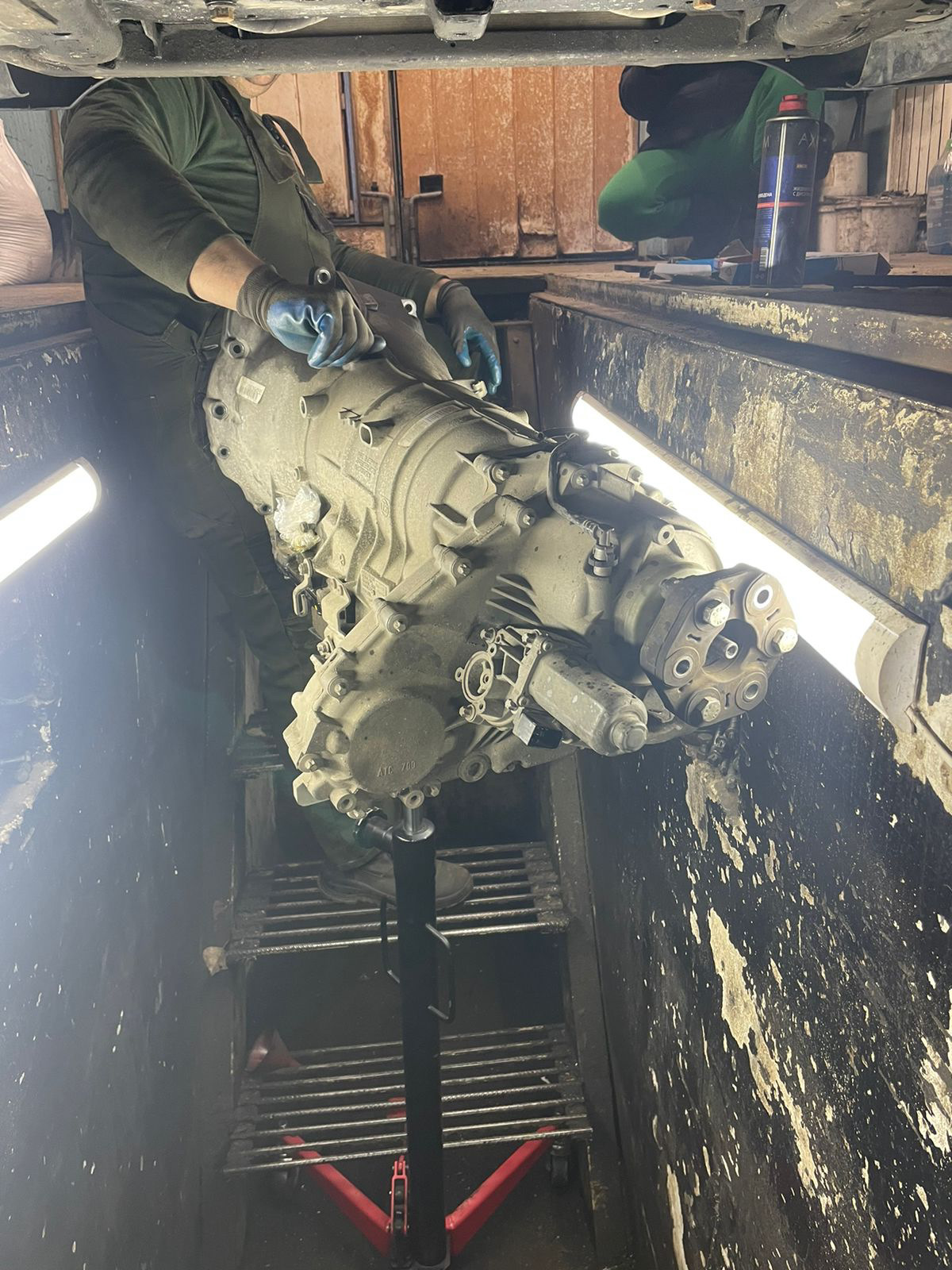 Замена заднего сальника коленвала двс, сальника акпп, прокладки датчика ...