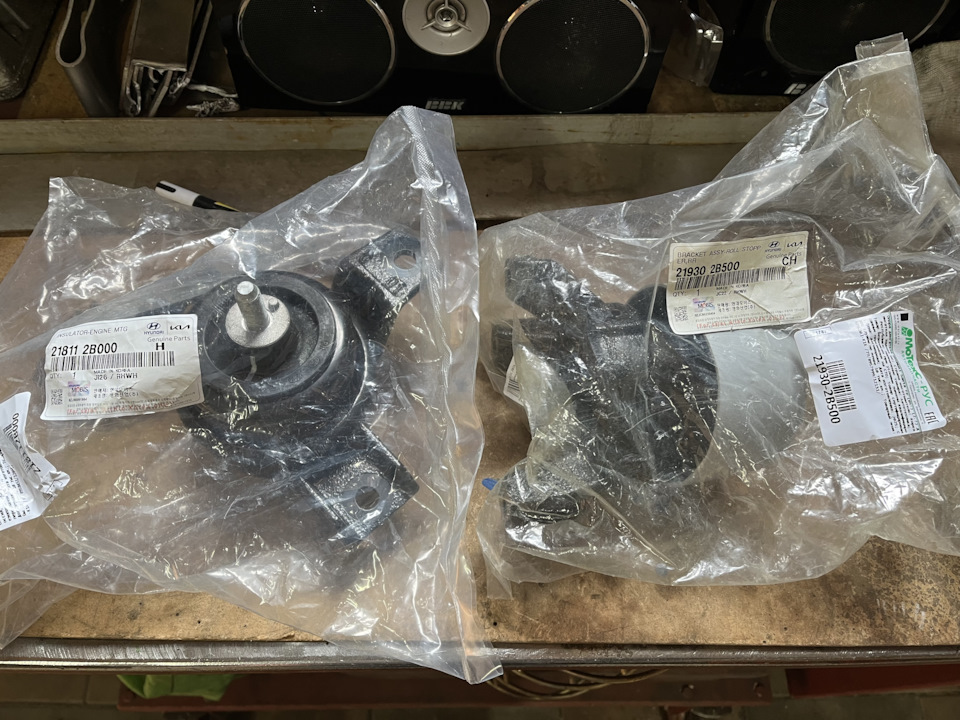 Замена подушки двигателя. — Hyundai Santa Fe (2G), 2,7 л, 2008 года ...