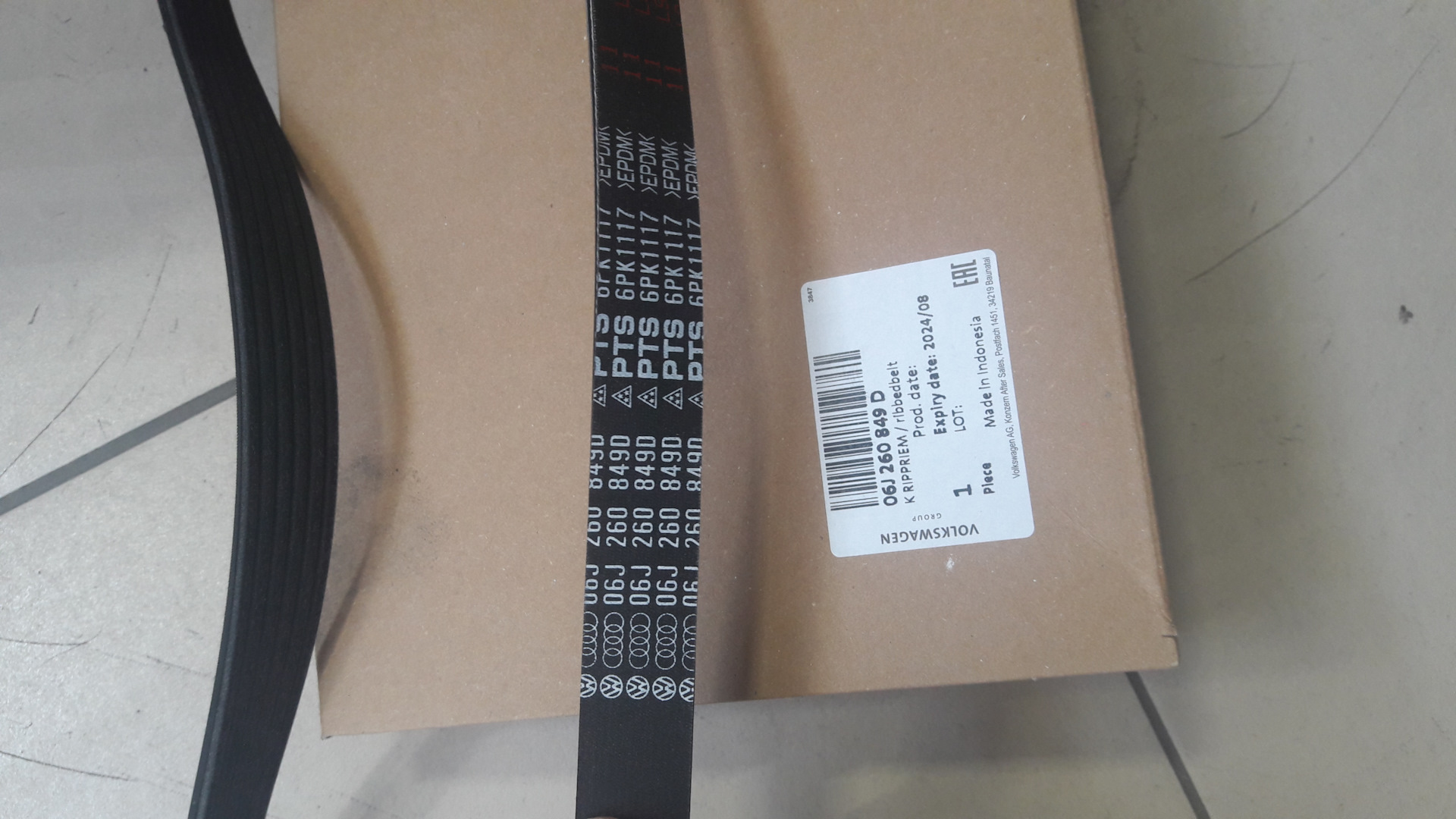 Замена ролика натяжителя ремня генератора. — Skoda Octavia A5 Mk2, 1,8 ...