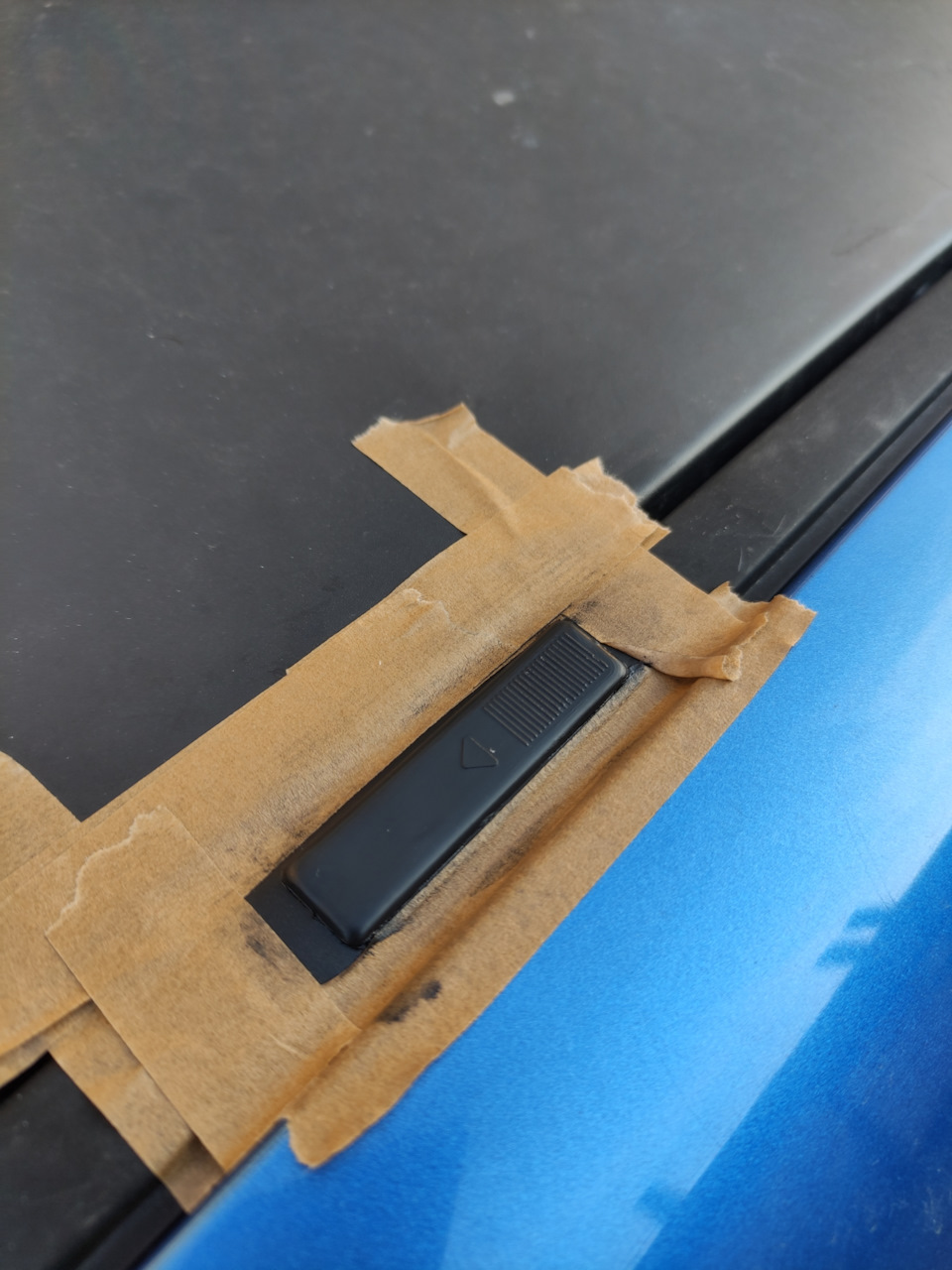 GJ6A505A1 ЗАГЛУШКА В МОЛДИНГ КРЫШИ. Mazda | Запчасти на DRIVE2