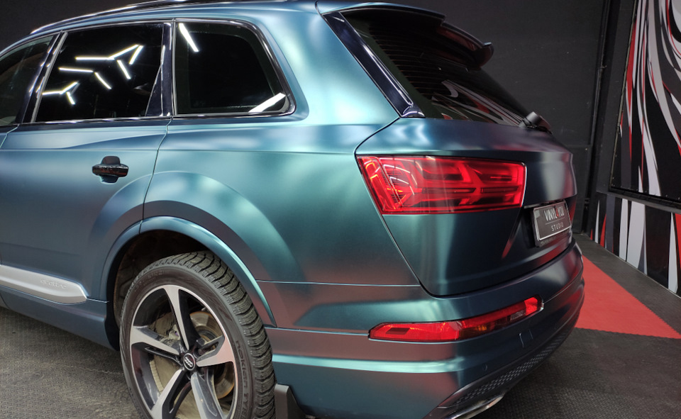 Audi Q7 цветная оклейка кузова и антихром — Vinyl4you Studio на DRIVE2