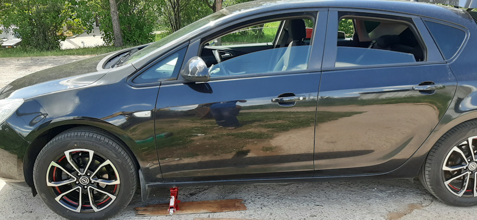 Замена передних тормозных дисков и колодок — DRIVE2