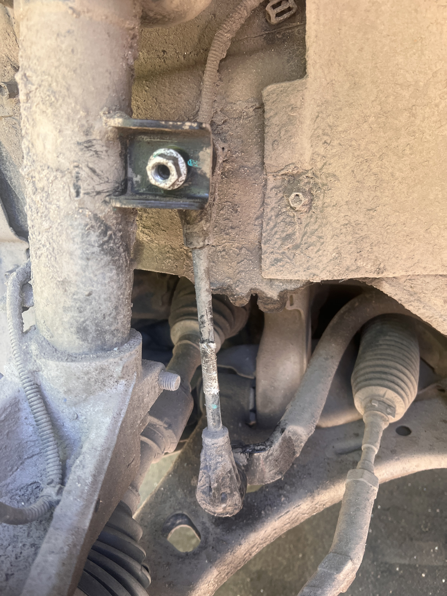 Замена стойки стабилизатора Geely Monjaro — Geely Monjaro, 2 л, 2023 ...