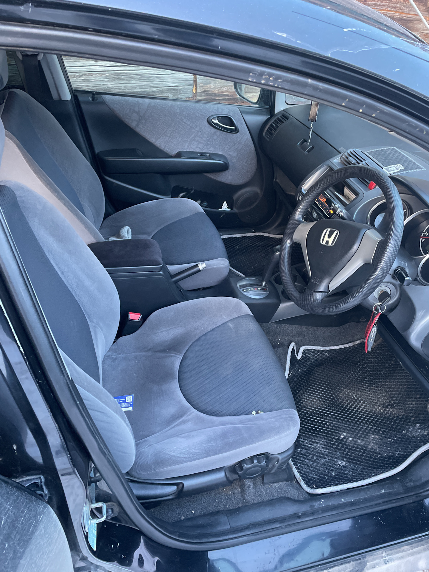Подлокотник — Honda Fit (1G), 1,3 л, 2002 года | стайлинг | DRIVE2