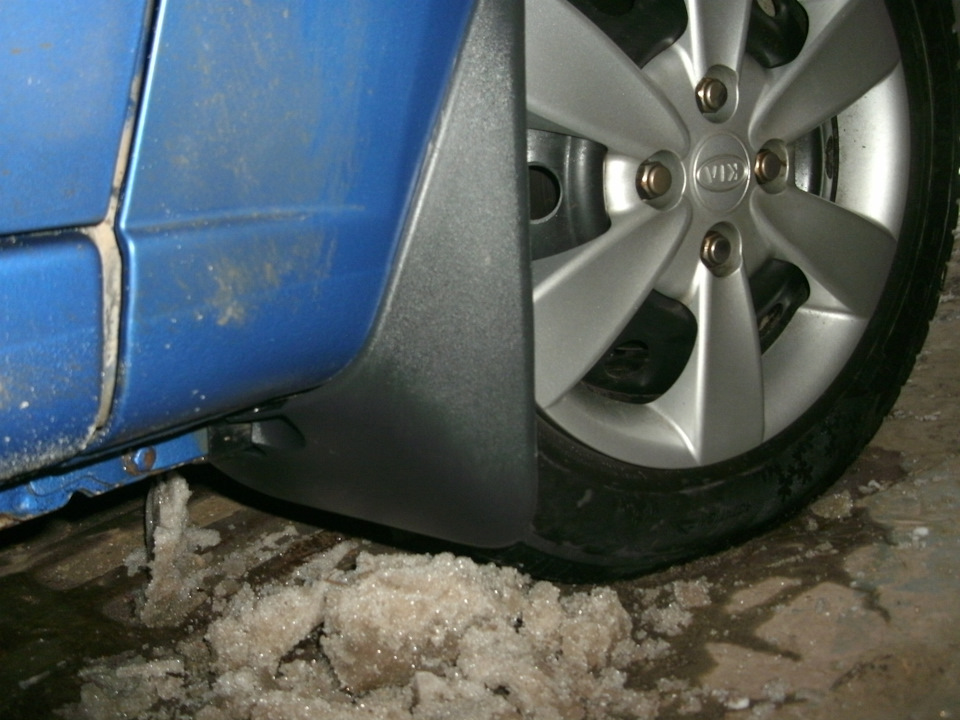 Замена переднего брызговика — KIA Rio (2G), 1,4 л, 2011 года | запчасти ...