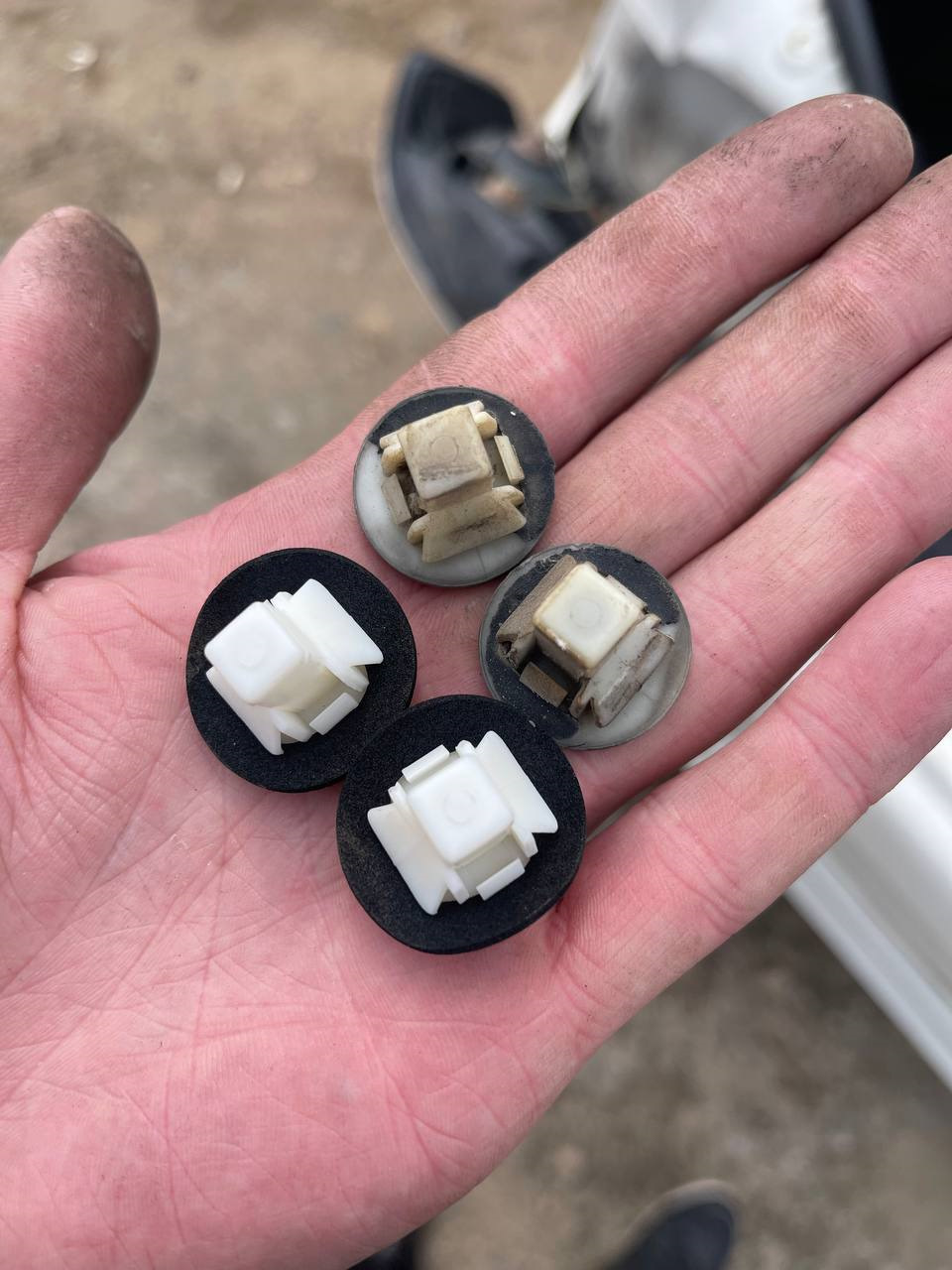 Замена клипс задних фонарей. — Toyota Chaser (100), 2,5 л, 1998 года ...