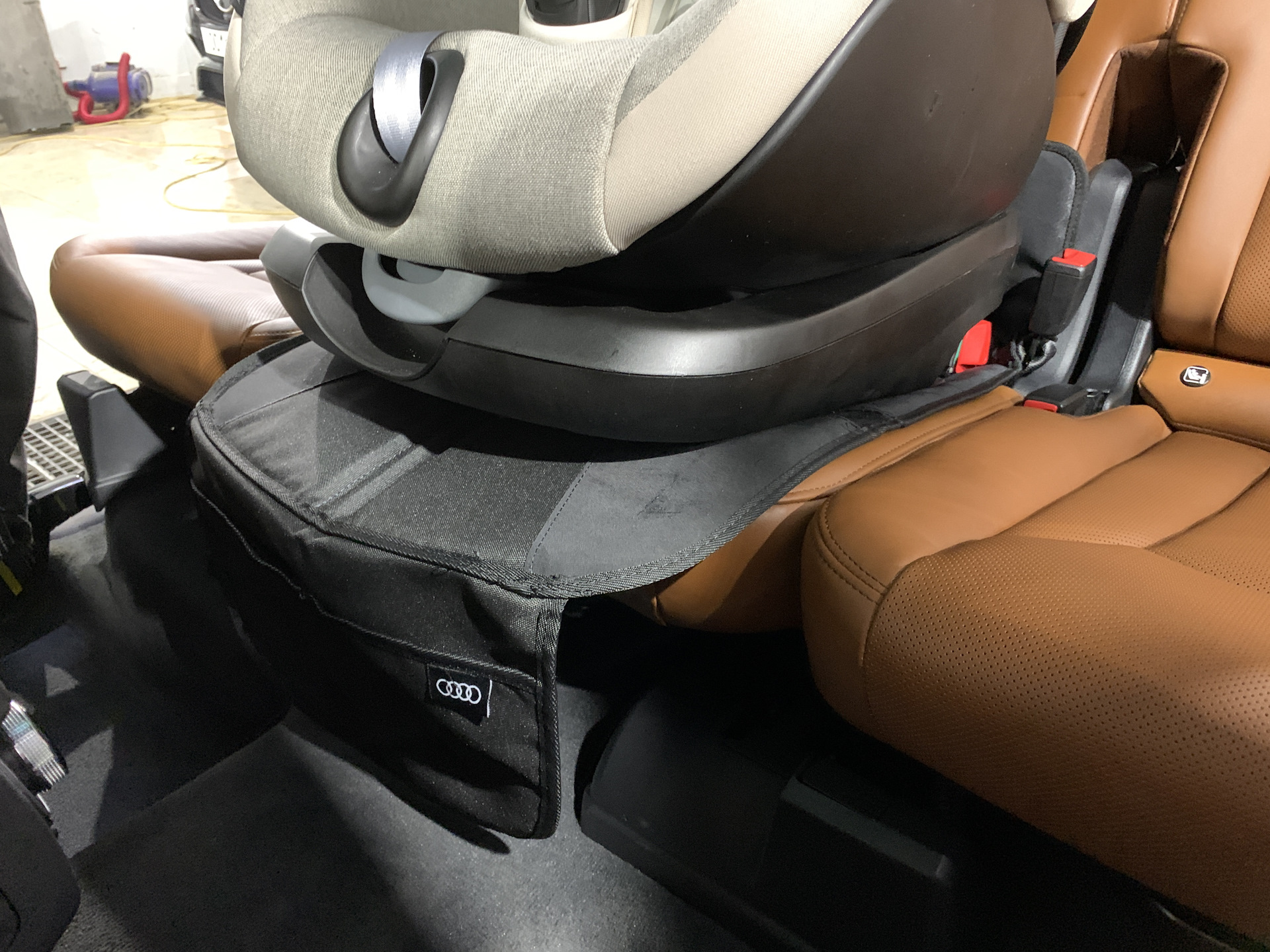 Фишки для кушки — Audi Q7 (2G), 3 л, 2019 года | аксессуары | DRIVE2