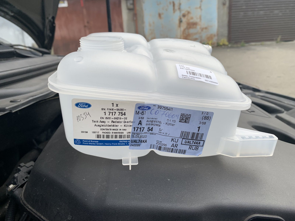 Замена бачка ОЖ — Volvo V50, 1,6 л, 2010 года | запчасти | DRIVE2