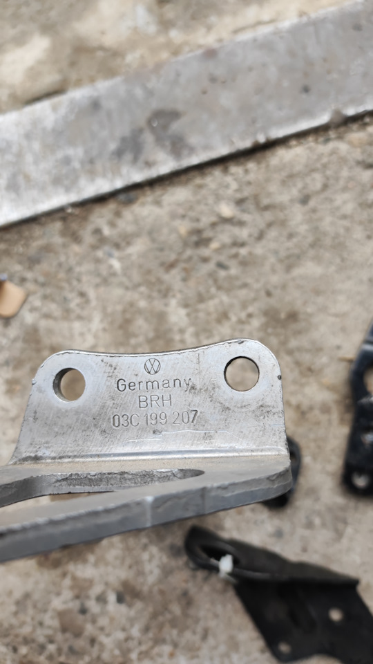 Элементы на двигателе CAXA CAXC CAV CTH на Volkswagen Passat B7 ...