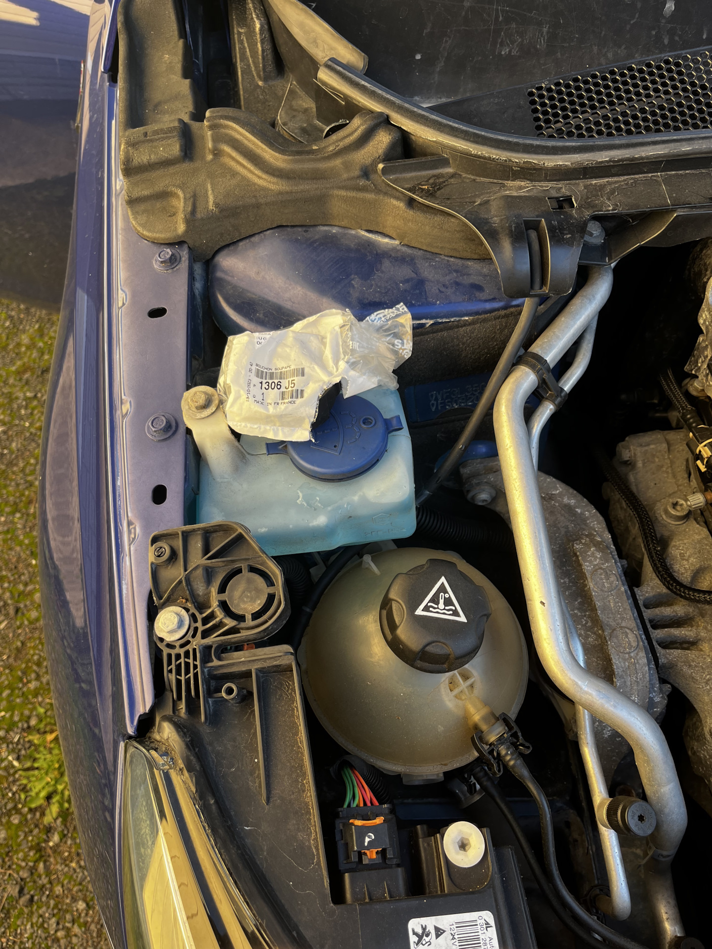 Замена антифриза и крышки расширительного бачка — Peugeot 308 (2G), 1,6 ...