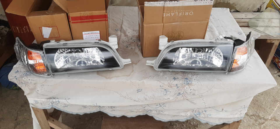 Купил хрустальную оптику стекло и цоколя в габариты — Toyota Corolla ...