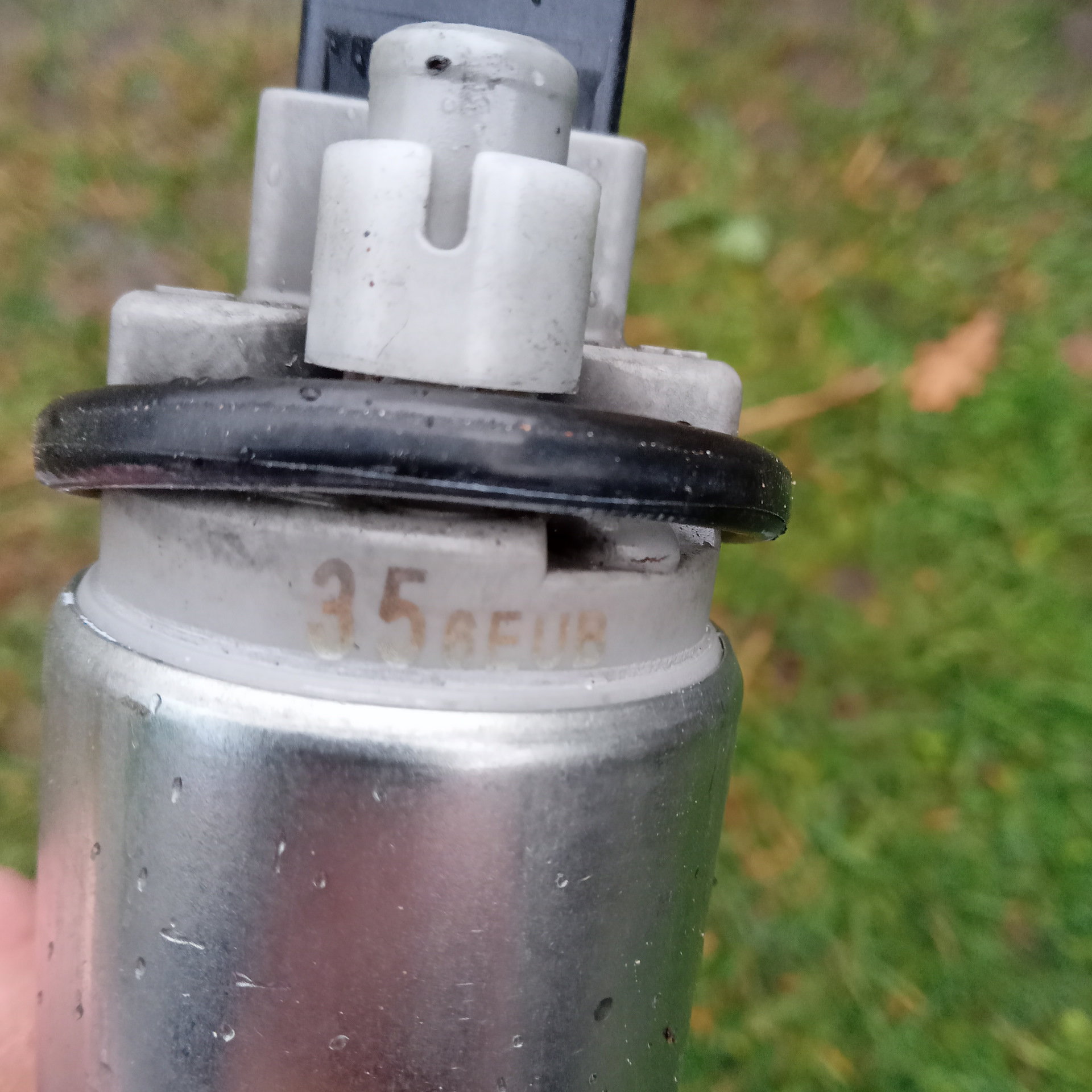 Замена топливного фильтра — Mazda 6 (1G) GG, 1,8 л, 2006 года | своими ...