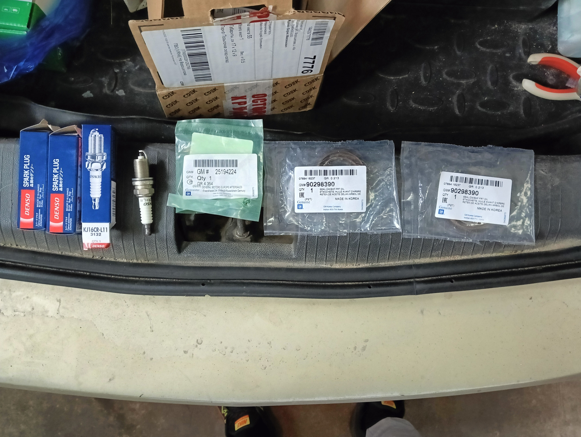 Замена сальников распредвала, коленвала, ГРМ, помпы и свечей — Opel ...