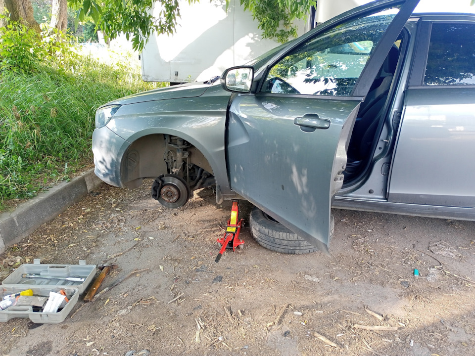 Новые передние тормоза. — Lada Vesta (1G), 1,6 л, 2019 года | своими ...