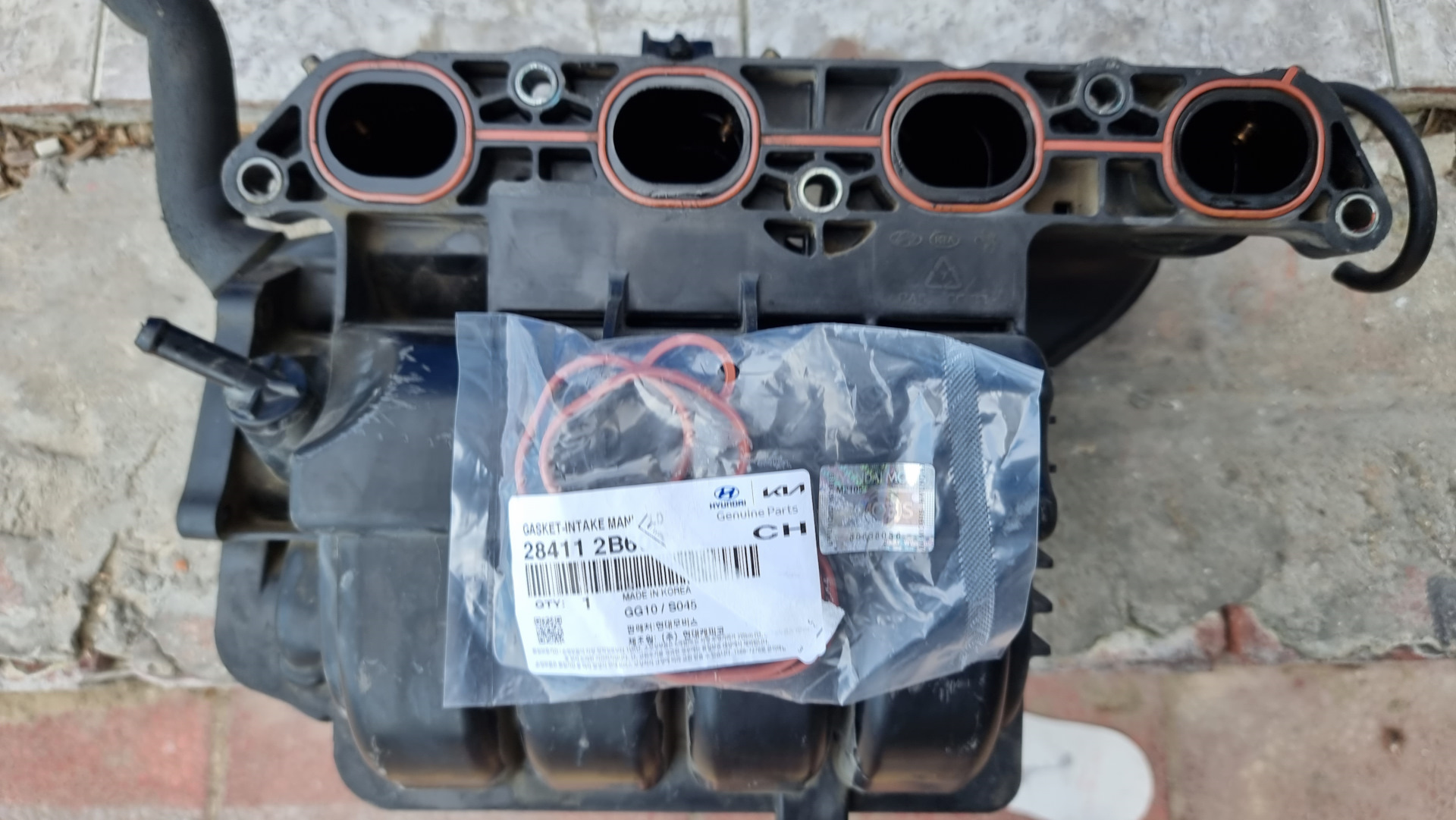 28411-2B600 Прокладка впускного коллектора KIA CEED JD 2013 — KIA Ceed ...