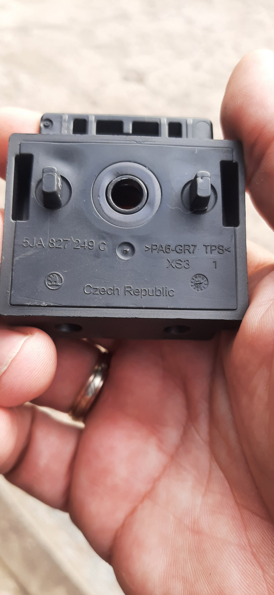 5JA827249C Отбойник двери багажника VAG | Запчасти на DRIVE2